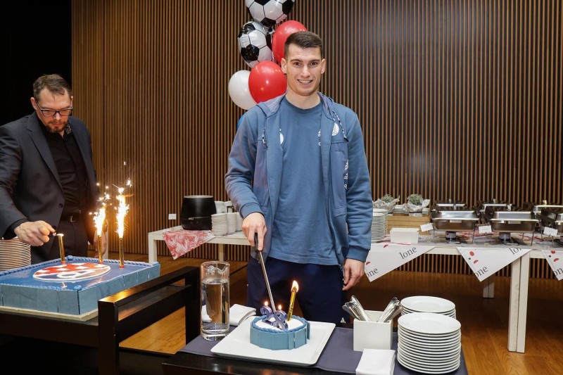 Dominik Livaković proslavio 28. rođendan u Rovinju | Regional Express ...